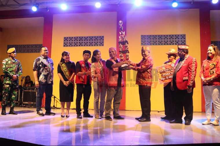 Pj Bupati Landak Samuel Tutup Rangkaian Acara Naik Dango ke-38 ... Pj Bupati Landak Samuel Tutup Rangkaian Acara Naik Dango ke-38 ...