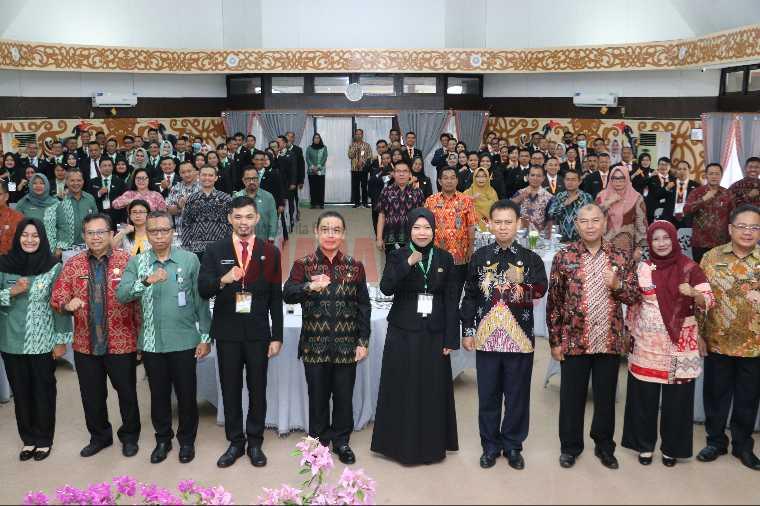 Wagub Kalbar Ria Norsan Ingatkan ASN Berinovasi dan Manfaatkan Teknologi dalam Pelayanan ...