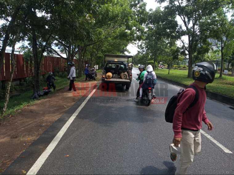 Solar Tumpah, Sejumlah Pengendara di Kubu Raya Bertumbangan - SUARAKALBAR.CO.ID