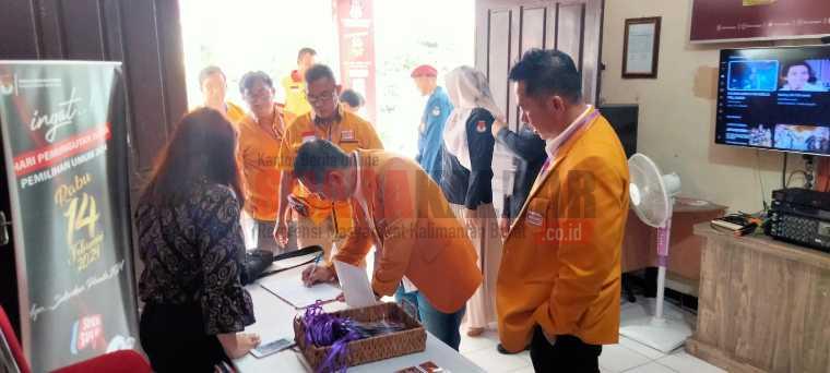 KPU Sanggau Terima Partai Hanura sebagai Pendaftar Pertama Bacaleg ... KPU Sanggau Terima Partai Hanura sebagai Pendaftar Pertama Bacaleg ...