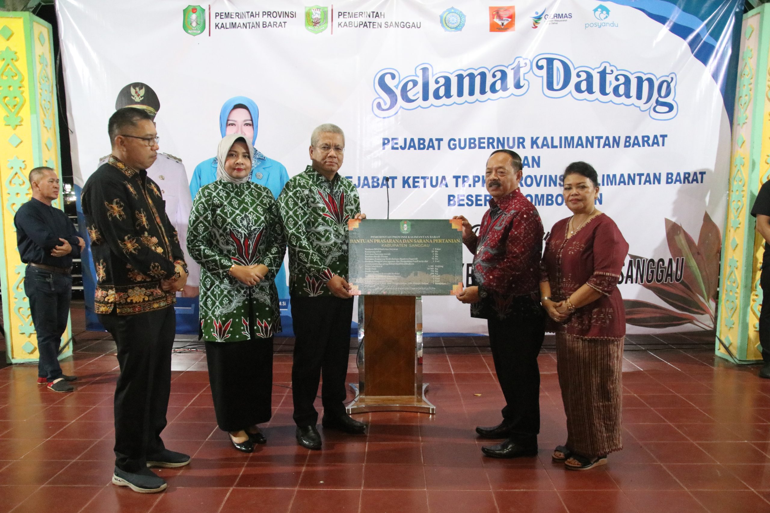 Pj Gubernur Kalbar Serahkan Bantuan Sarpras Pertanian – SUARAKALBAR.CO.ID