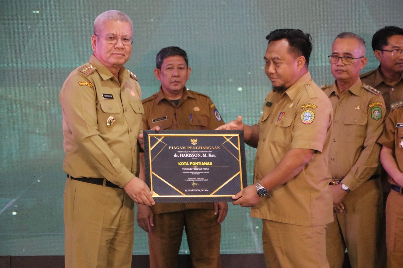 Pontianak Sabet Penghargaan Pembangunan Kota Terbaik Tingkat Provinsi Kalbar – SUARAKALBAR.CO.ID